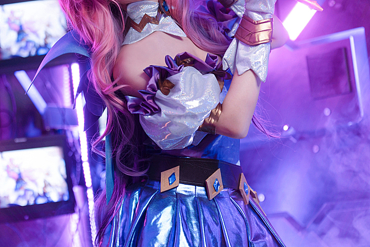 《英雄联盟》萨勒芬妮cosplay - VVCON美瞳商城